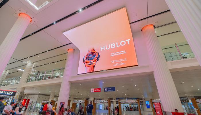 "The Wave" screen - Dubai International Airport (DXB) | JCDecaux