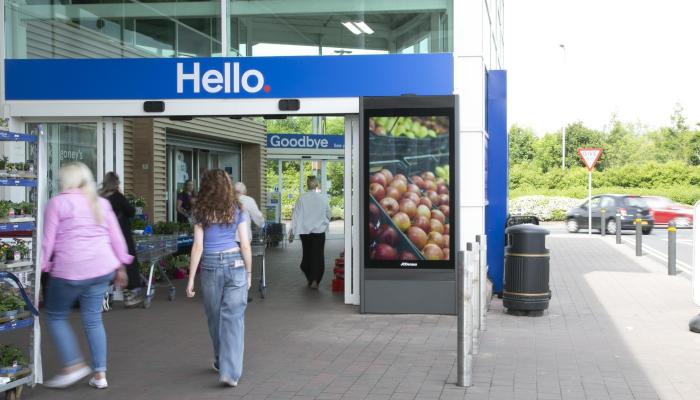 JCDecaux launch Tesco Digiscreen Network in Northern Ireland | JCDecaux ...