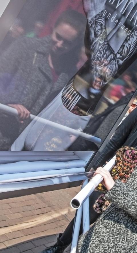 Calvin Klein Poster Dispenser | JCDecaux Nederland
