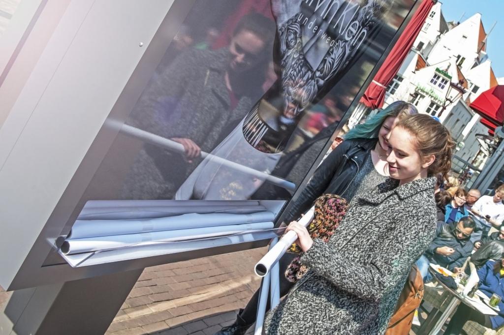 Calvin Klein Poster Dispenser | JCDecaux Nederland