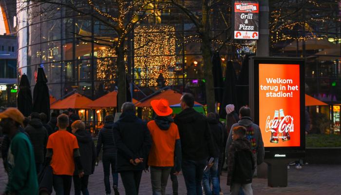 Coca-Cola verwelkomt fans rond Johan Cruijff Arena | JCDecaux Nederland