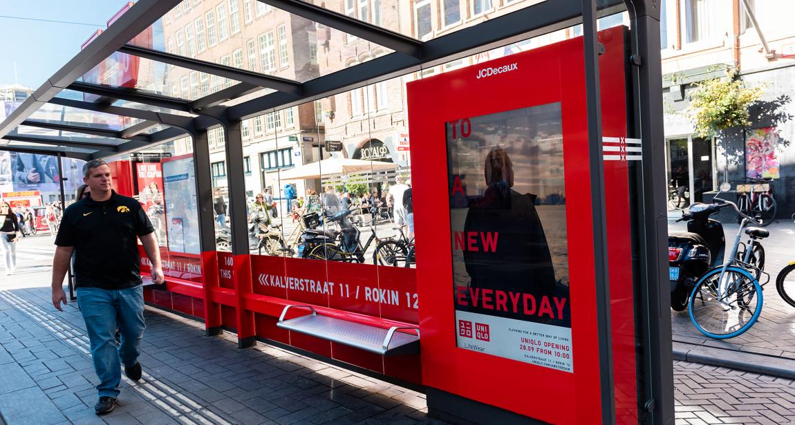 UNIQLO opent eerste store in Amsterdam en wijst de weg met OOH ...