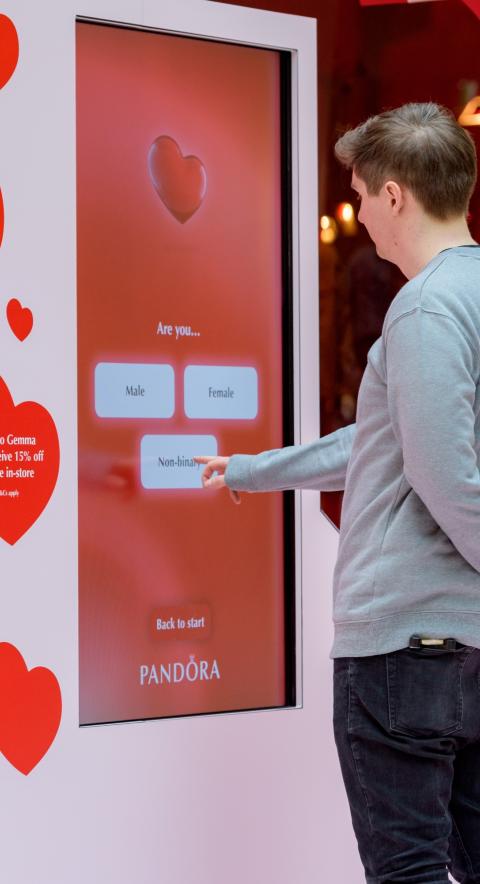 PANDORA CHATBOT | JCDecaux UK