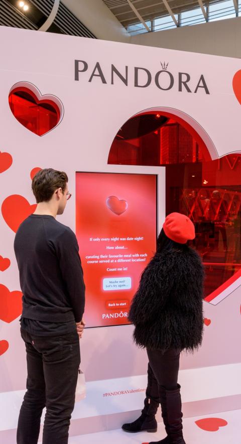 PANDORA CHATBOT | JCDecaux UK