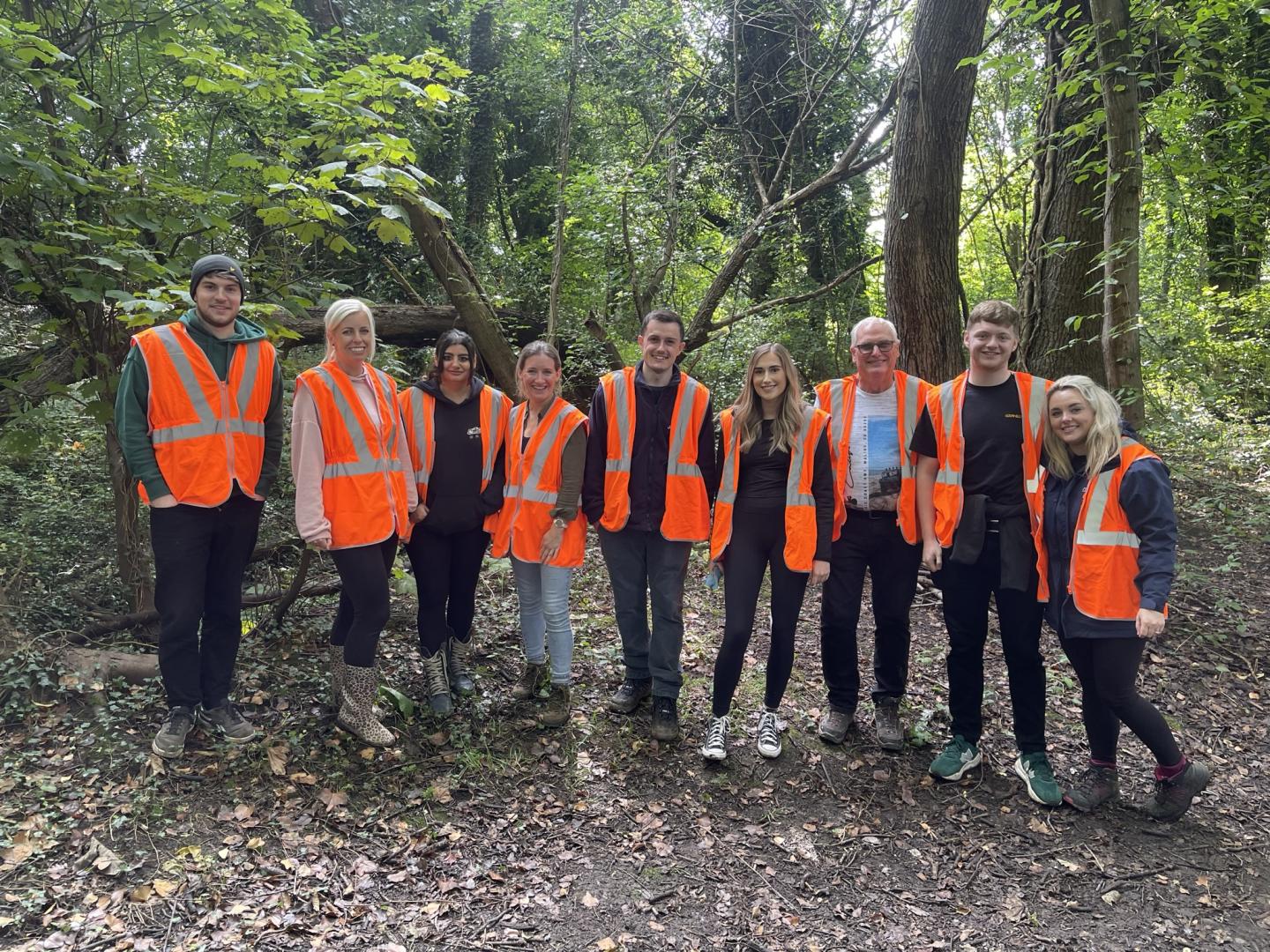 JCDecaux holds autumn volunteering session in Manchester for a City of ...