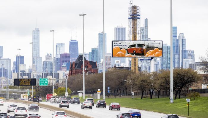 Driving Awareness of New Electric Vehicles with Digital OOH | JCDecaux