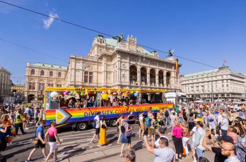 MEGABOARD ist offizielle/r Vienna Pride Partner*in 2023!