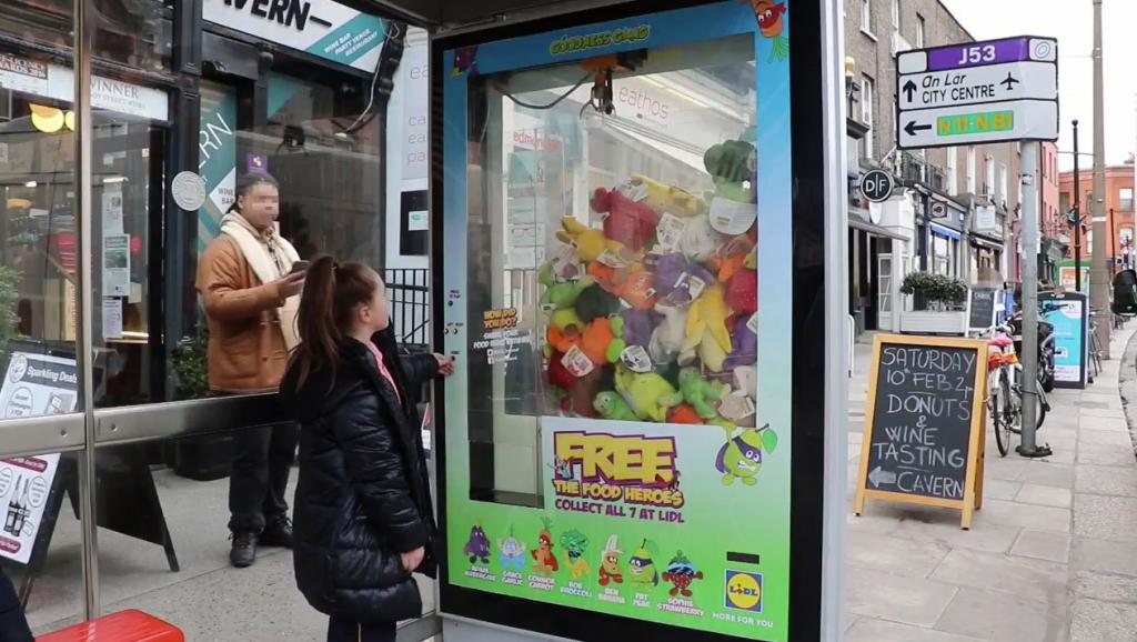 Irland: Lidl (Claw Machine) | WallDecaux